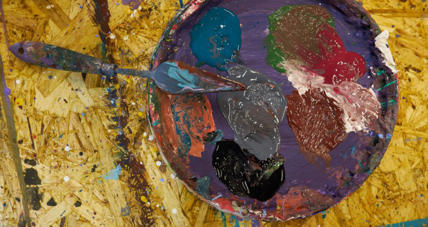 Oil vs. Acrylic Paint: Spotting the Difference Between the Two